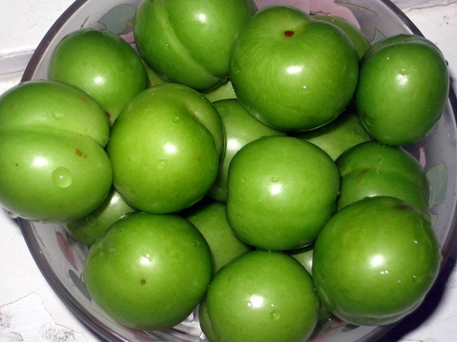 რა სასარგებლო თვისებები აქვს ალუჩას, რომელიც ამჟამად კილო 109 ლარი ღირს ...