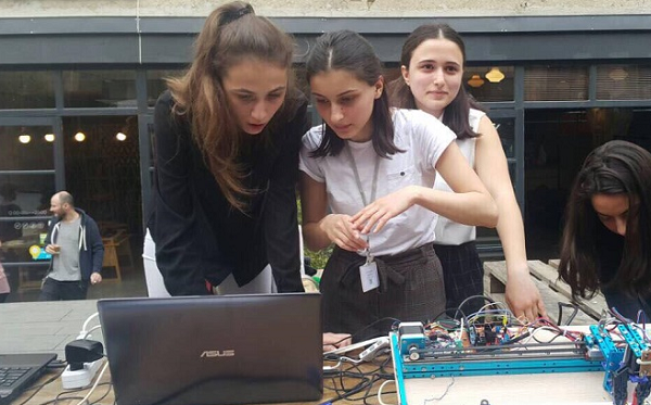 "ახლაც გვიჭირს დაჯერება" - ვინ არიან ქართველი გოგონები, რომლებმაც NASA ...