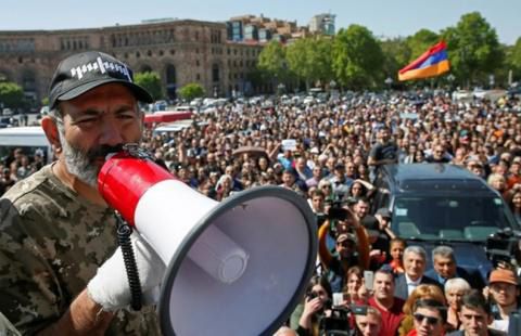 რევოლუცია სომხურად?! - კვირის პალიტრა