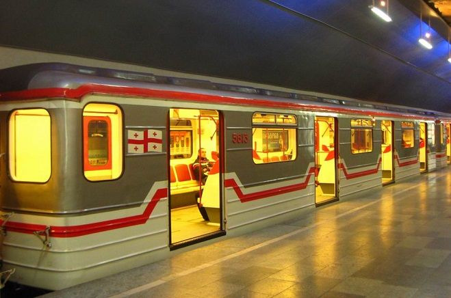 მეტროსადგურის ლიანდაგებში ჩავარდნილი ახალგაზრდა გარდაიცვალა - კვირის ...