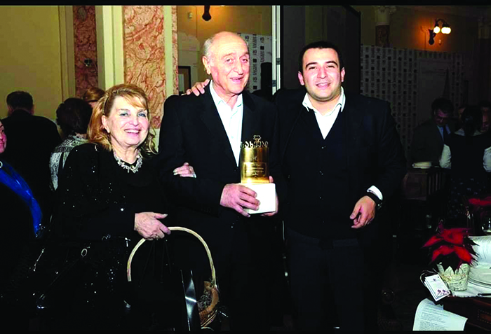 "სახელებს ვერ იმახსოვრებდა და ვინმეზე რომ გიყვებოდა, უეცრად გკითხავდა ...