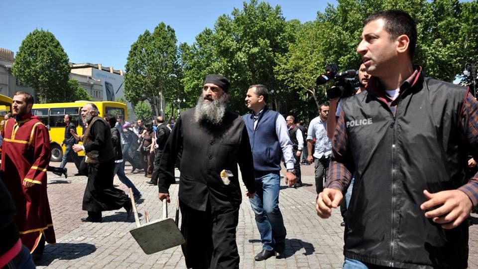 ჭინჭრიანი თეოკრატია - კვირის პალიტრა