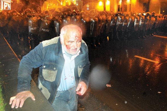 "როგორი გავეშებულები მიიწევდნენ მომიტინგეებზე, თითქოს დუშმანს ებრძოდნენ ...