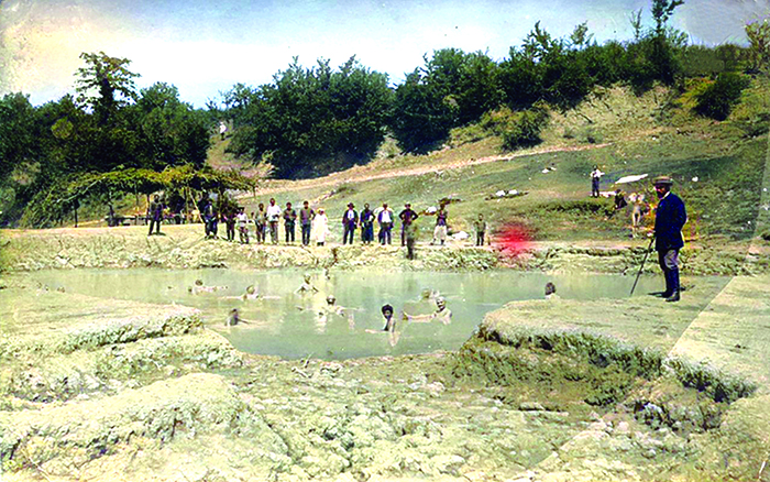 "კამეჩების ახტალა, სადიდკაცოდ გამხდარა, კნეინები ბანაობენ, ეს რა საქმე ...