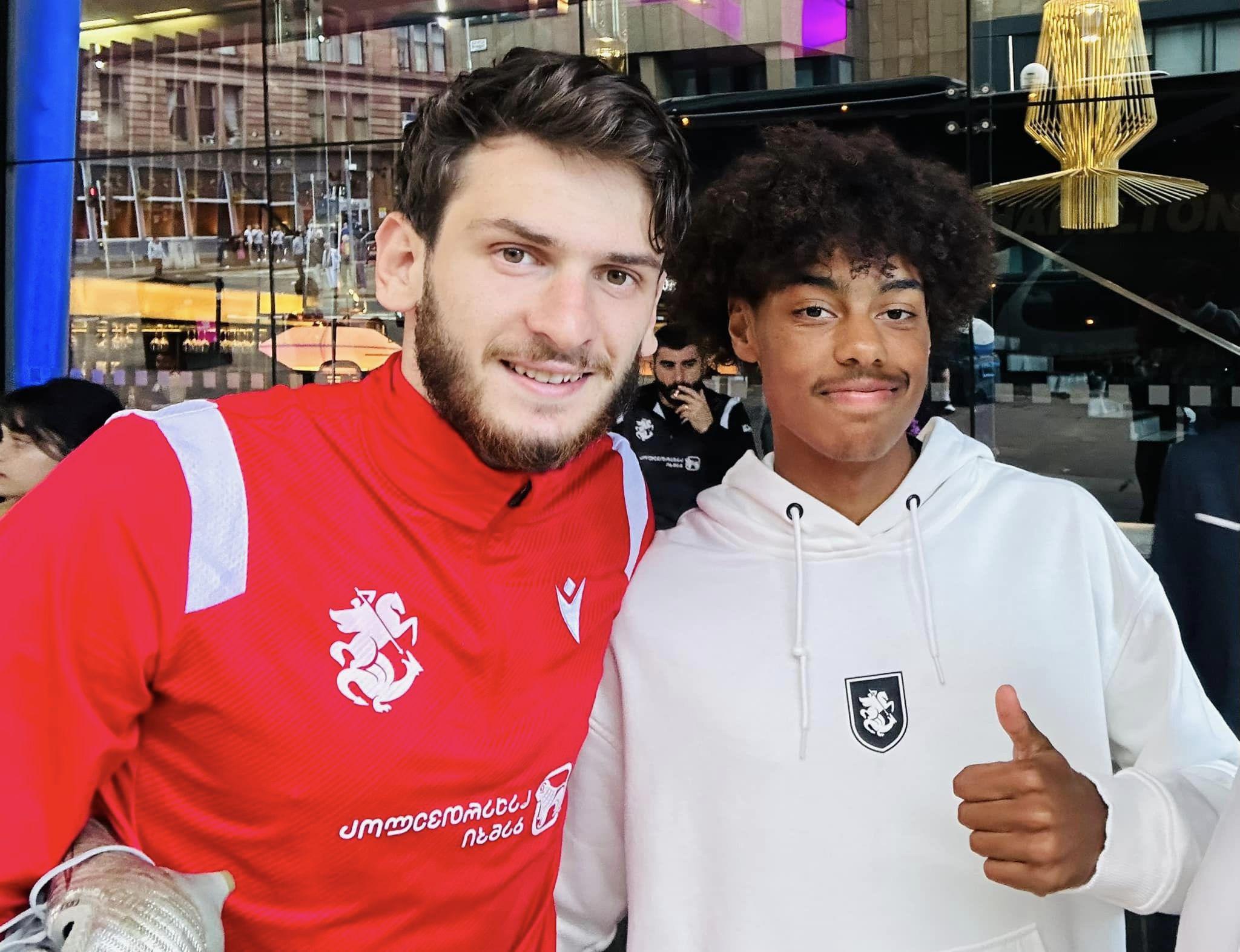 ვინ არის დედით პორტუგალიელი და მამით ქართველი ბიჭი, რომლის ვიდეო ...